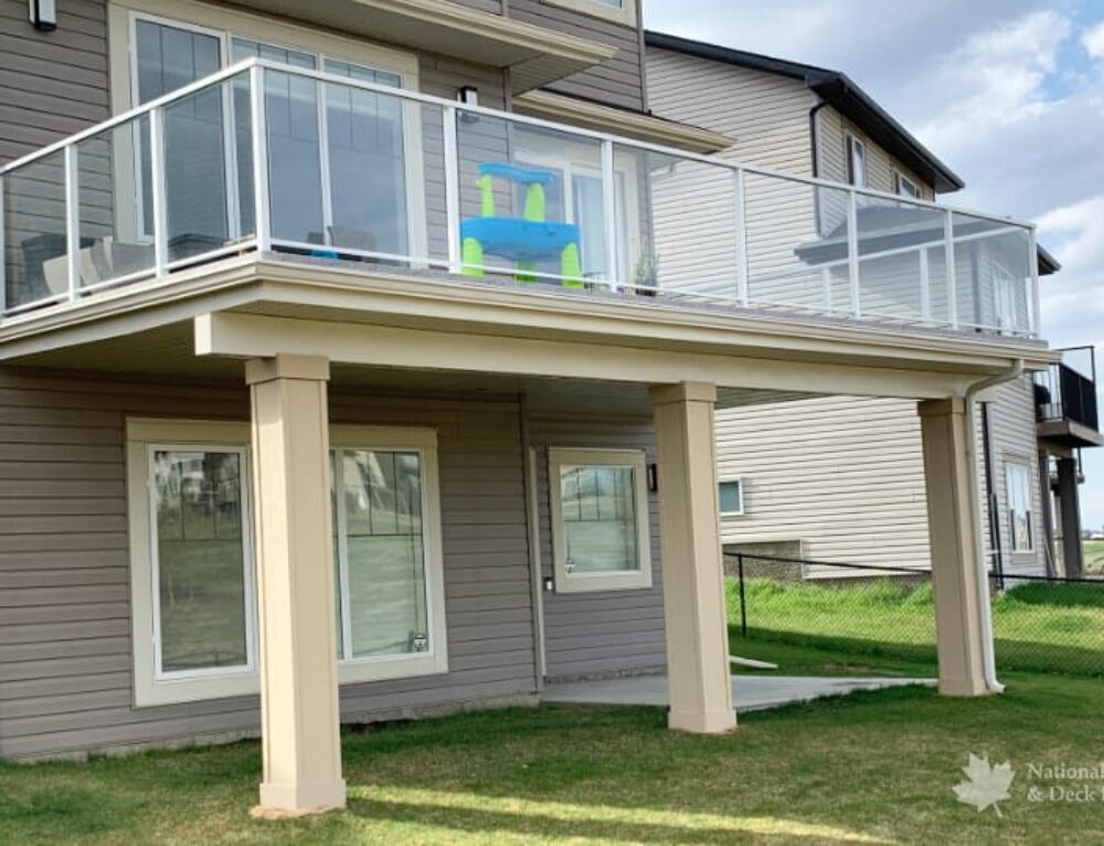 Walk-out DekSmart vinyl deck with white clear glass | Decks Builders